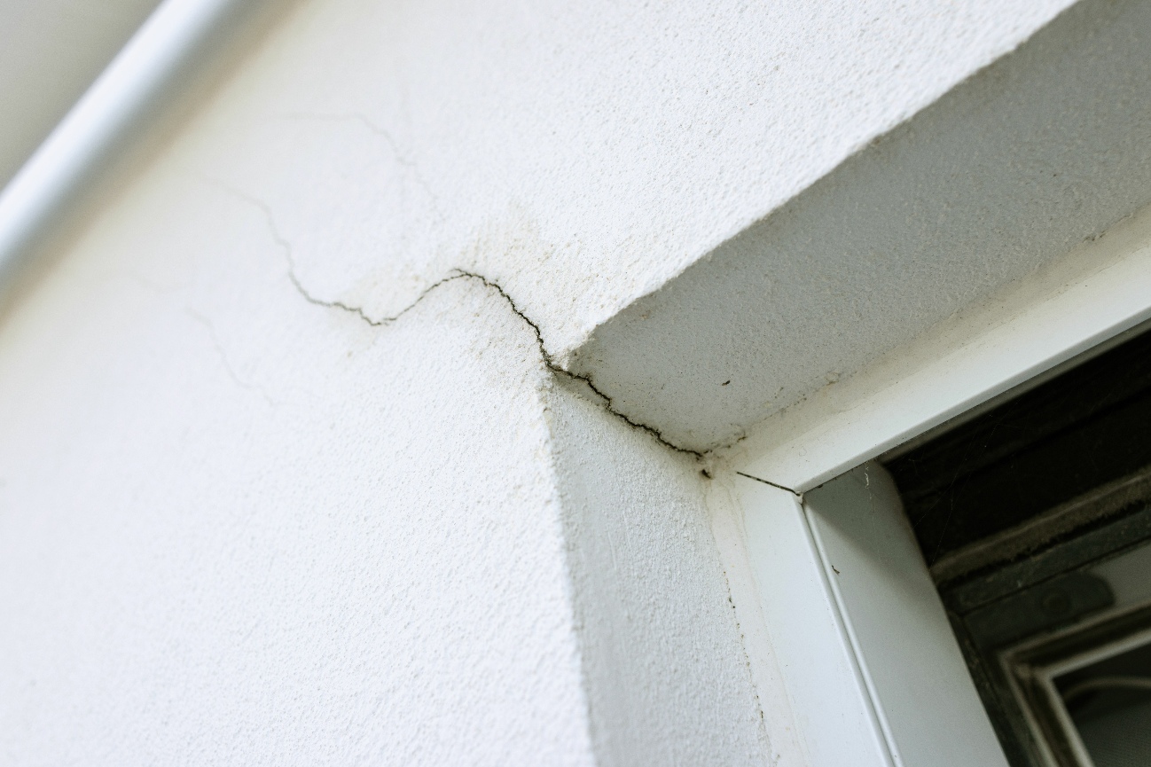 Cracks Above Windows and Doors: When It’s Settlement, Damp or Something ...